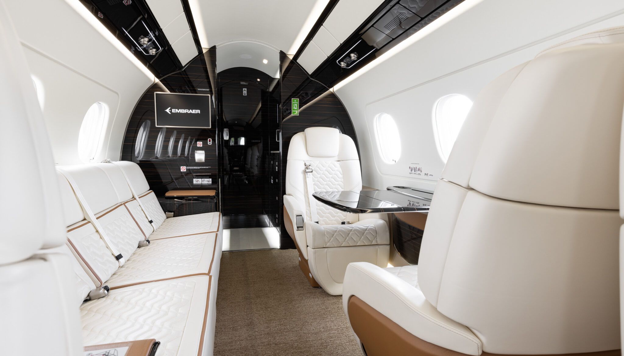 Embraer unveils medevac interior for the Phenom 300 light jet ...